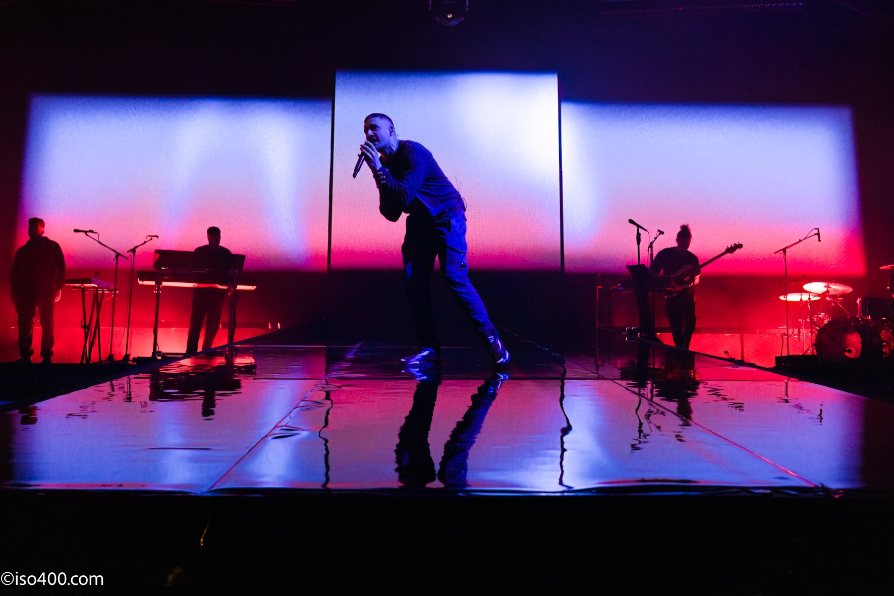 © Mike Burnell iso400.com – Breaking Glass Magazine